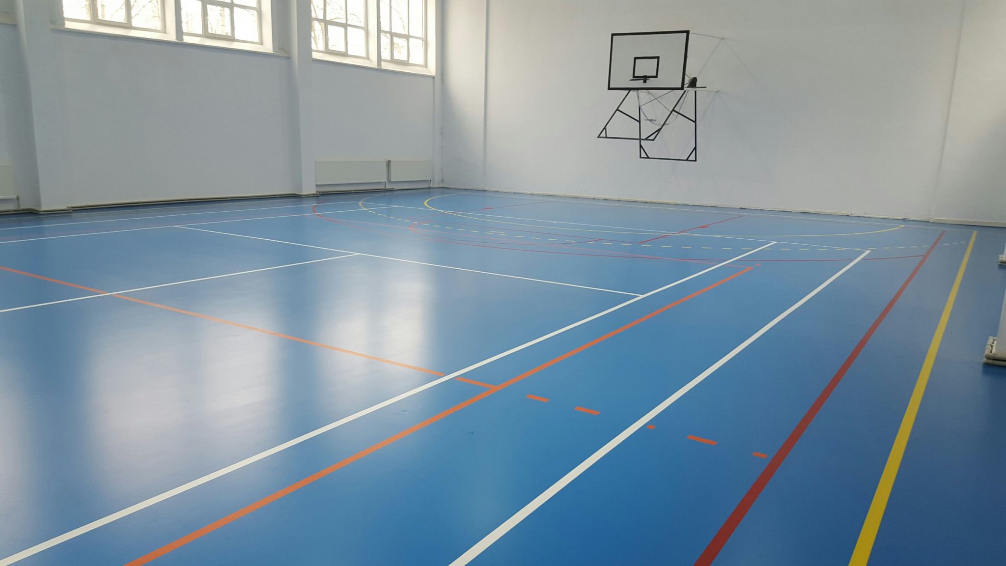 Pardoseli poliuretanice turnate pentru terenuri sportive